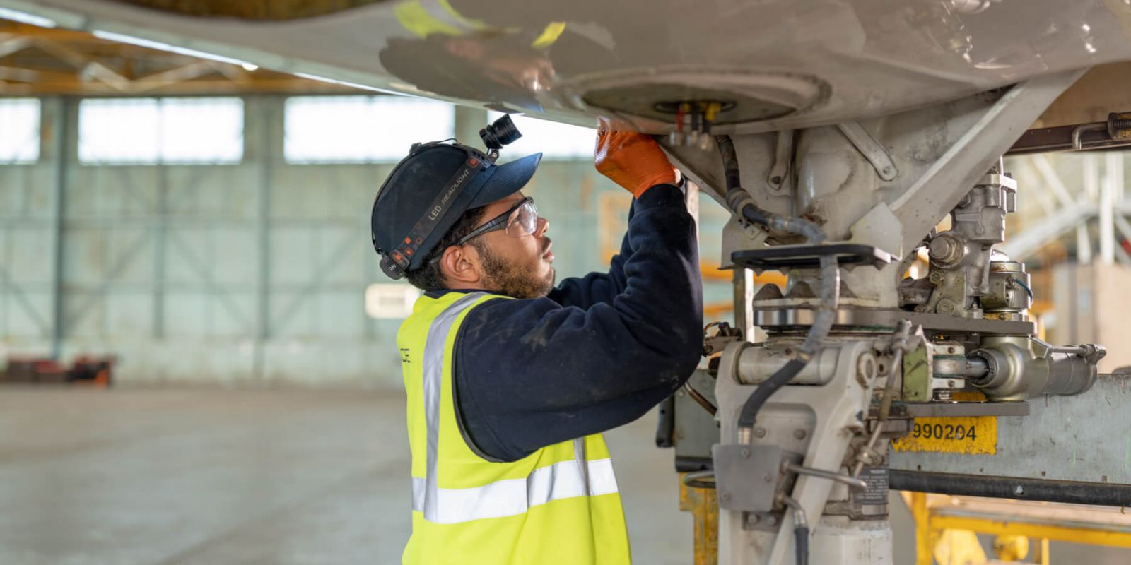 ecube | Aircraft Disassembly | Diamond AFRA Accredited